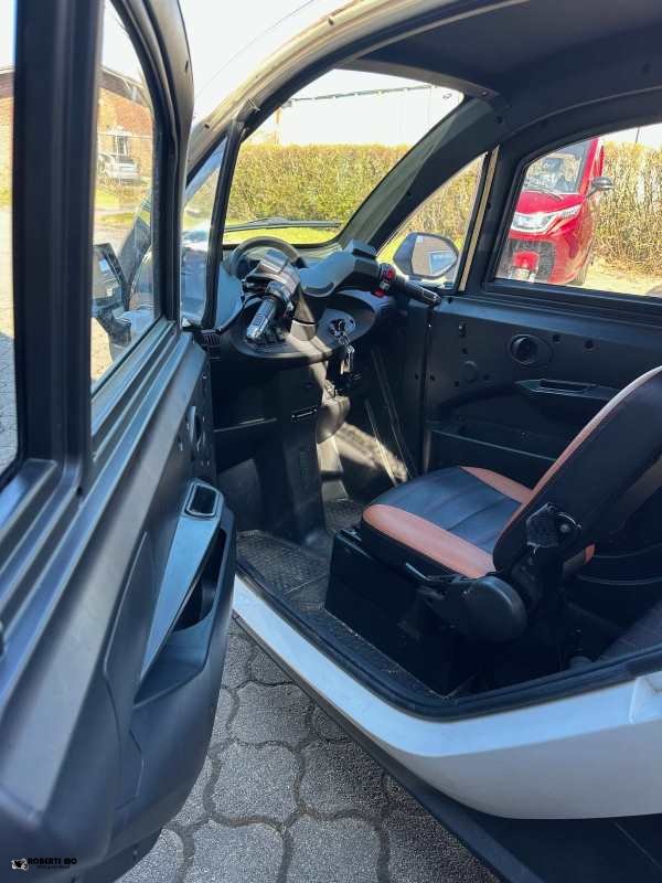 E-Force DY800 rød/hvid - Kabinescooter - Roberts MC